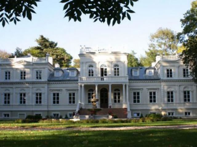 Pałac Chojnata Biała Rawska - Noclegi.pl