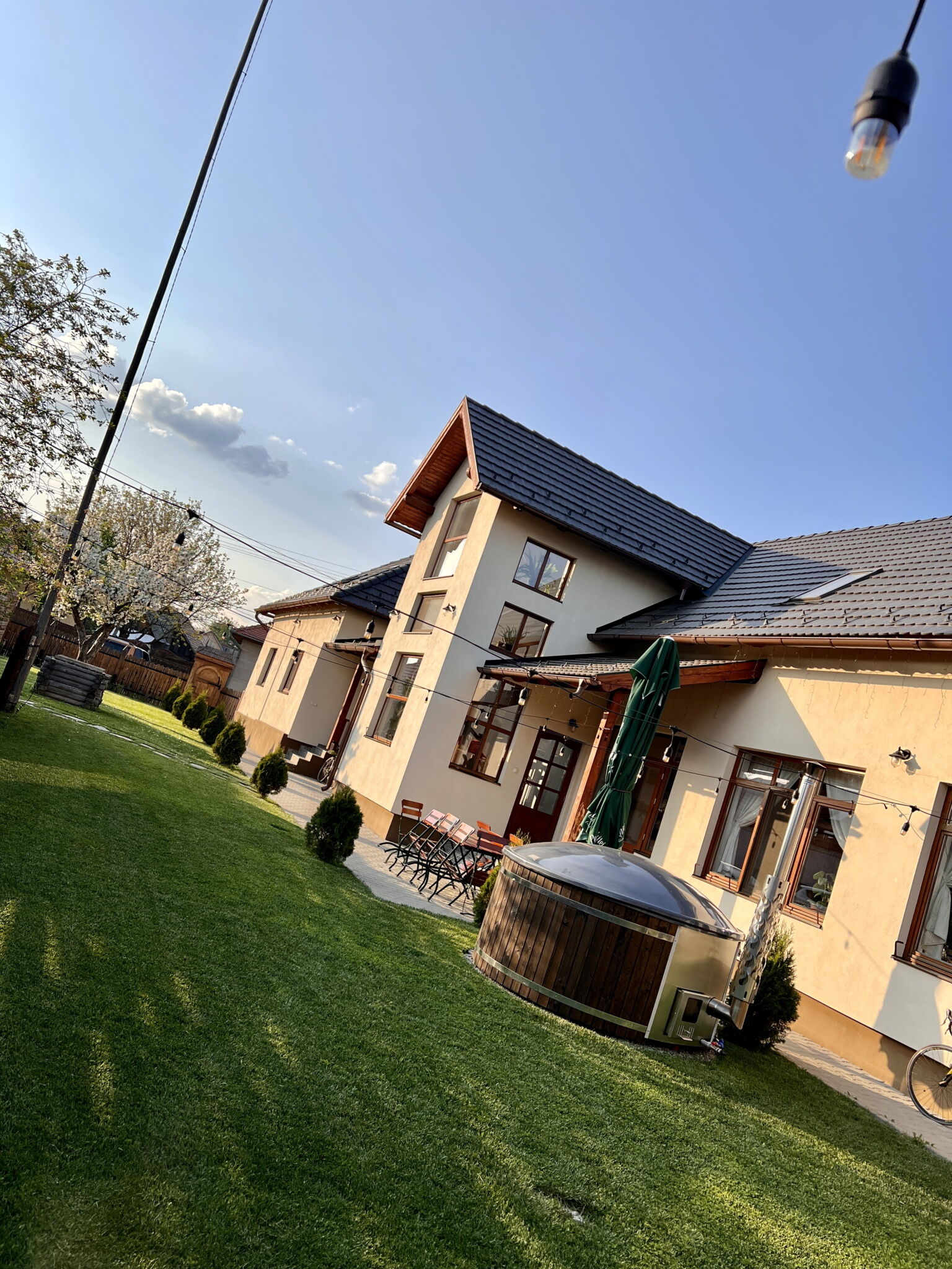 Famíves vendégház Racu - Noclegi.pl