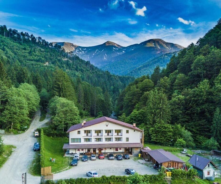 Pensiunea Poiana Neamtului - Ferma de Cerbi Avrig - Travelminit.ro