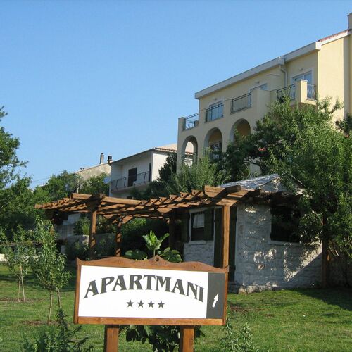 Apartments & Room Laura - Senj