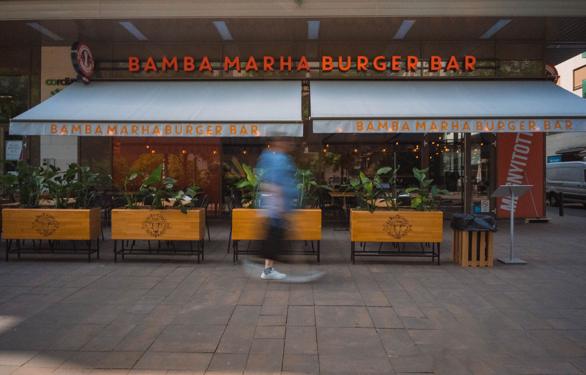 Bamba Marha Burger Bár #CORVIN - Képek, Leírás, Vélemények - Szallas.hu ...