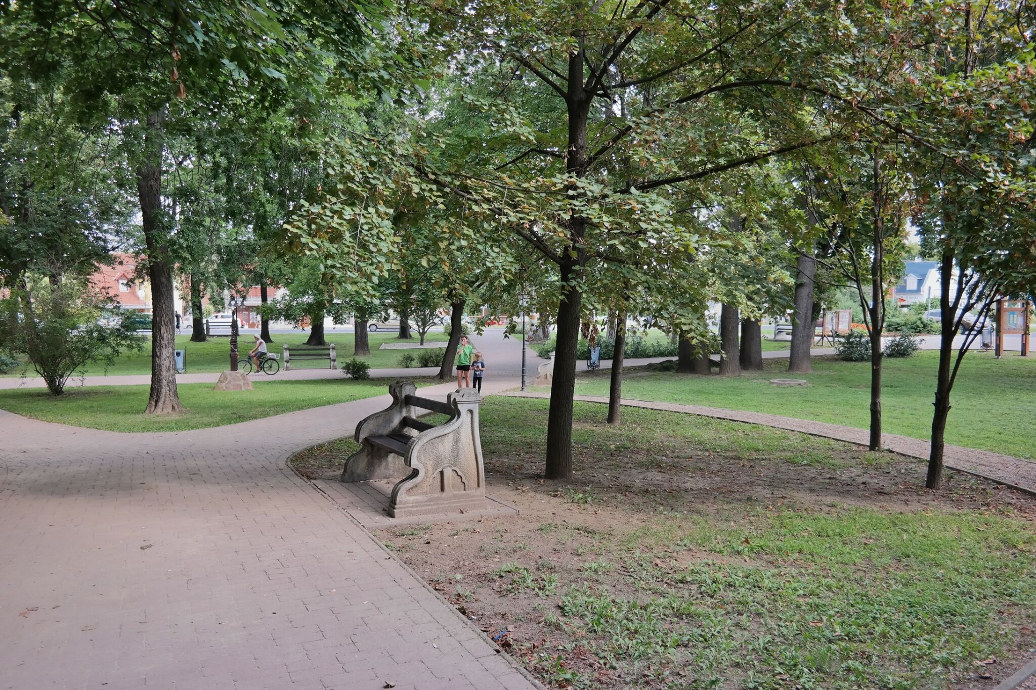 Balatonlelle parkok, szobrok - Vendégvélemények, képek, leírások ...